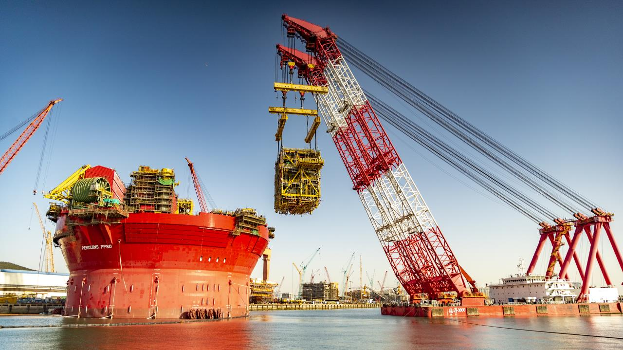 总重约3.2万吨！我国建造的最大最智能圆筒型FPSO在青完工交付 - 青岛新闻网